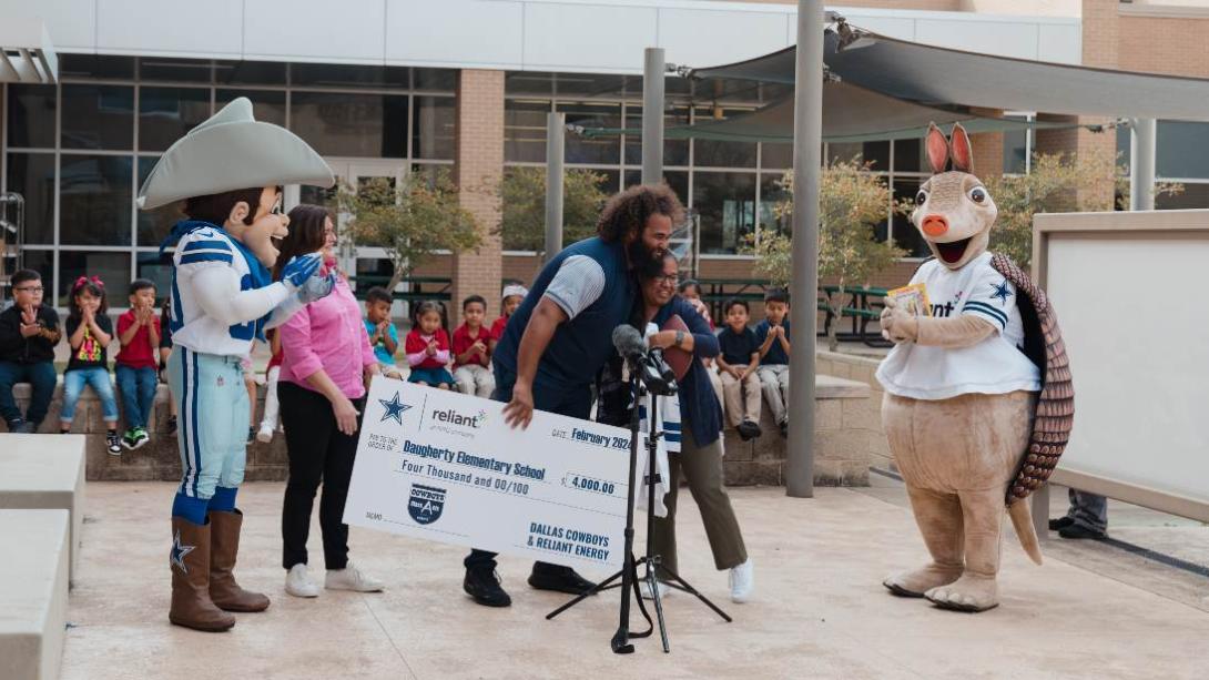 Dallas Cowboys, Reliant Energy Surprise GISD Elementary Teacher ...